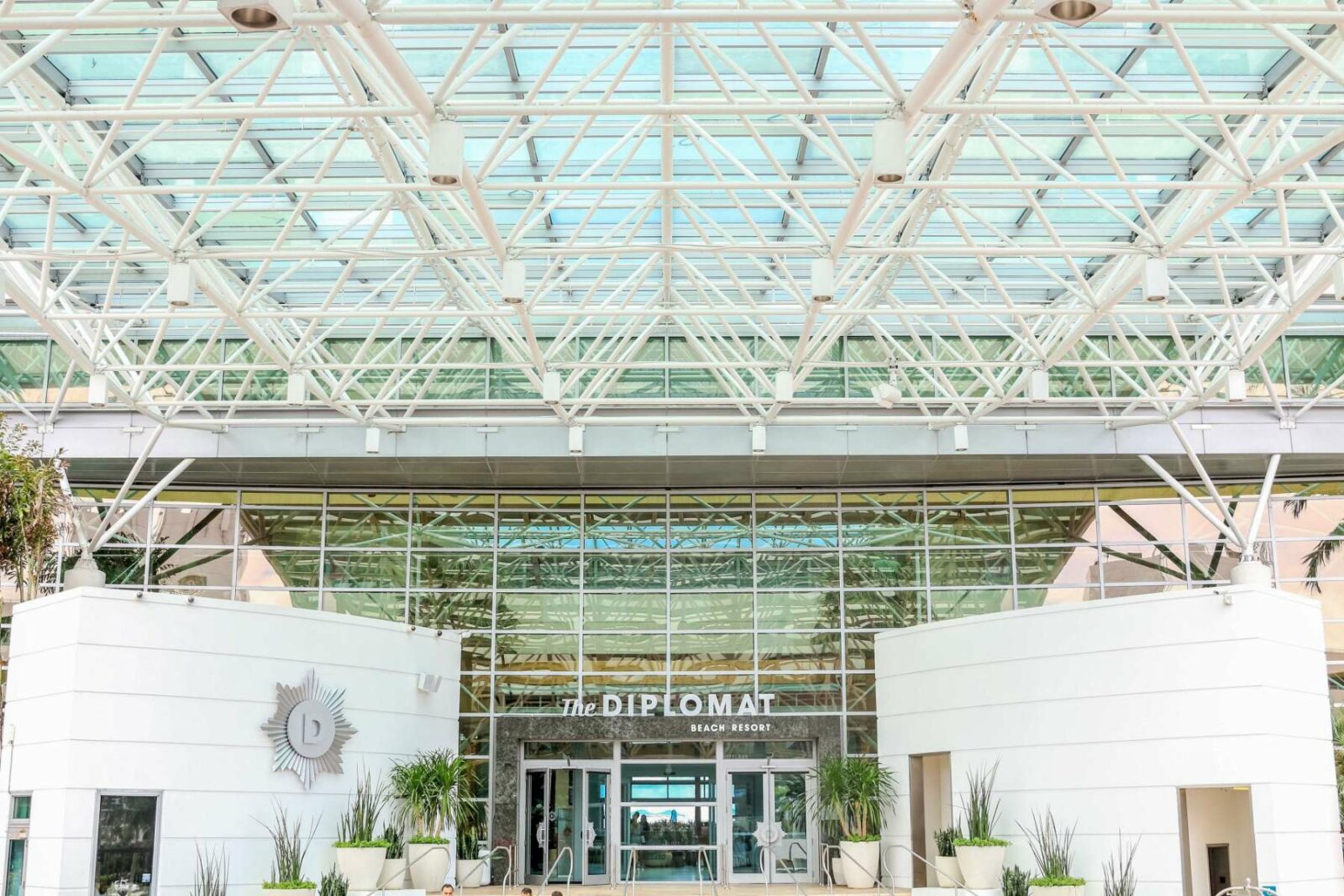 The Diplomat Beach Resort - World Rainbow Hotels